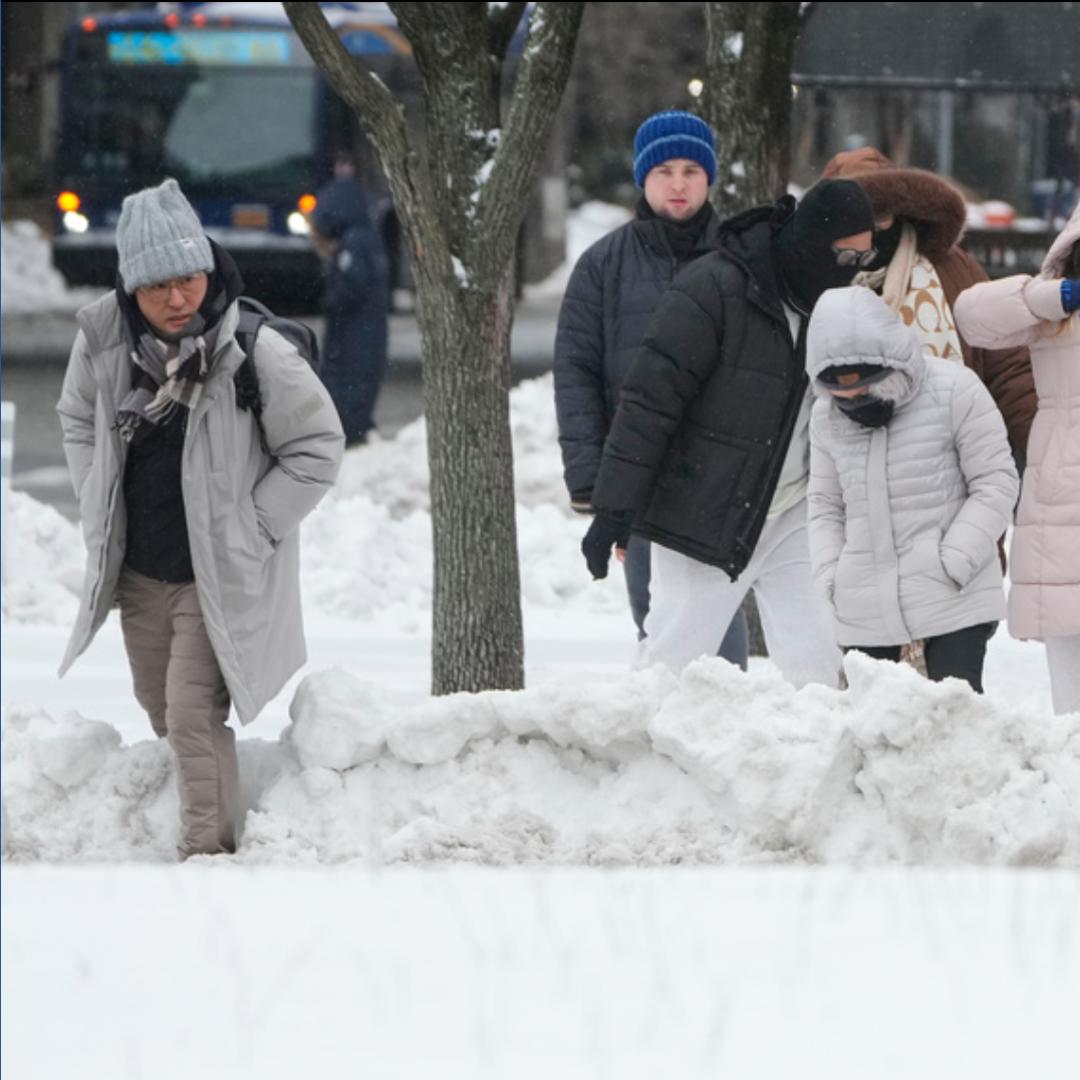 Blizzard warnings send East Coast scrambling to prepare for heavy snow ...