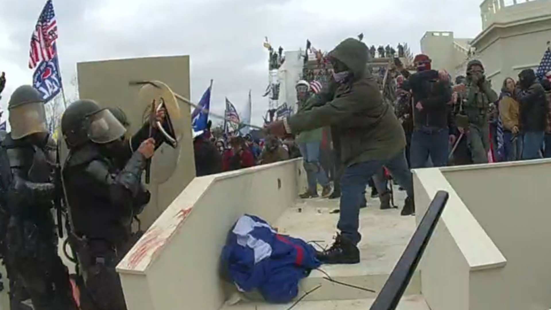 DC man who assaulted police during Capitol riot to plead guilty ...