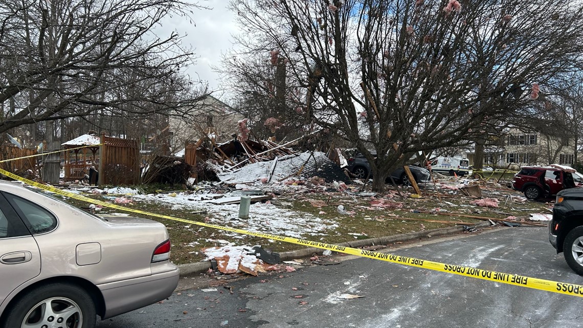 Virginia house explosion leaves 1 firefighter dead, multiple hurt ...