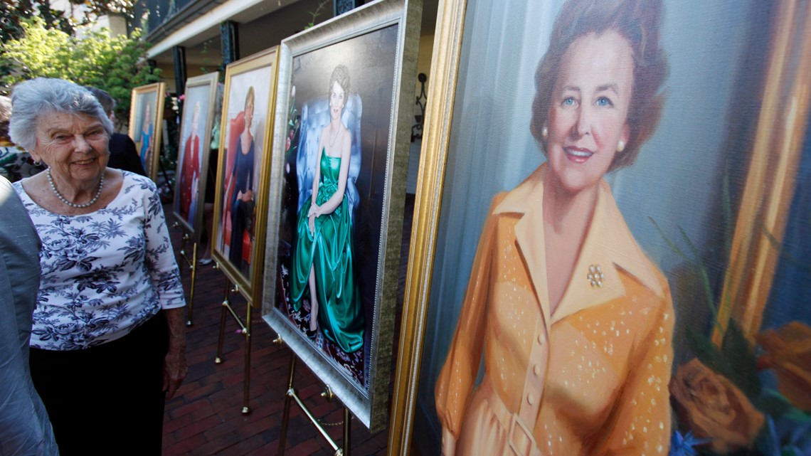 Former Virginia first lady 'Jinks' Holton dies at 97 | 13newsnow.com