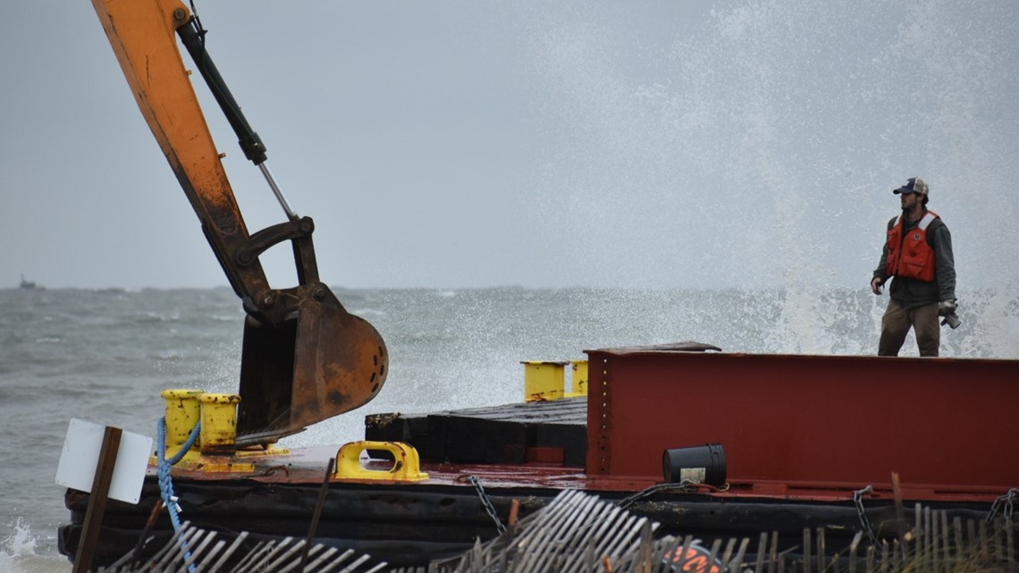 Buckroe Fishing Pier collapses after a loose barge crashes into it ...
