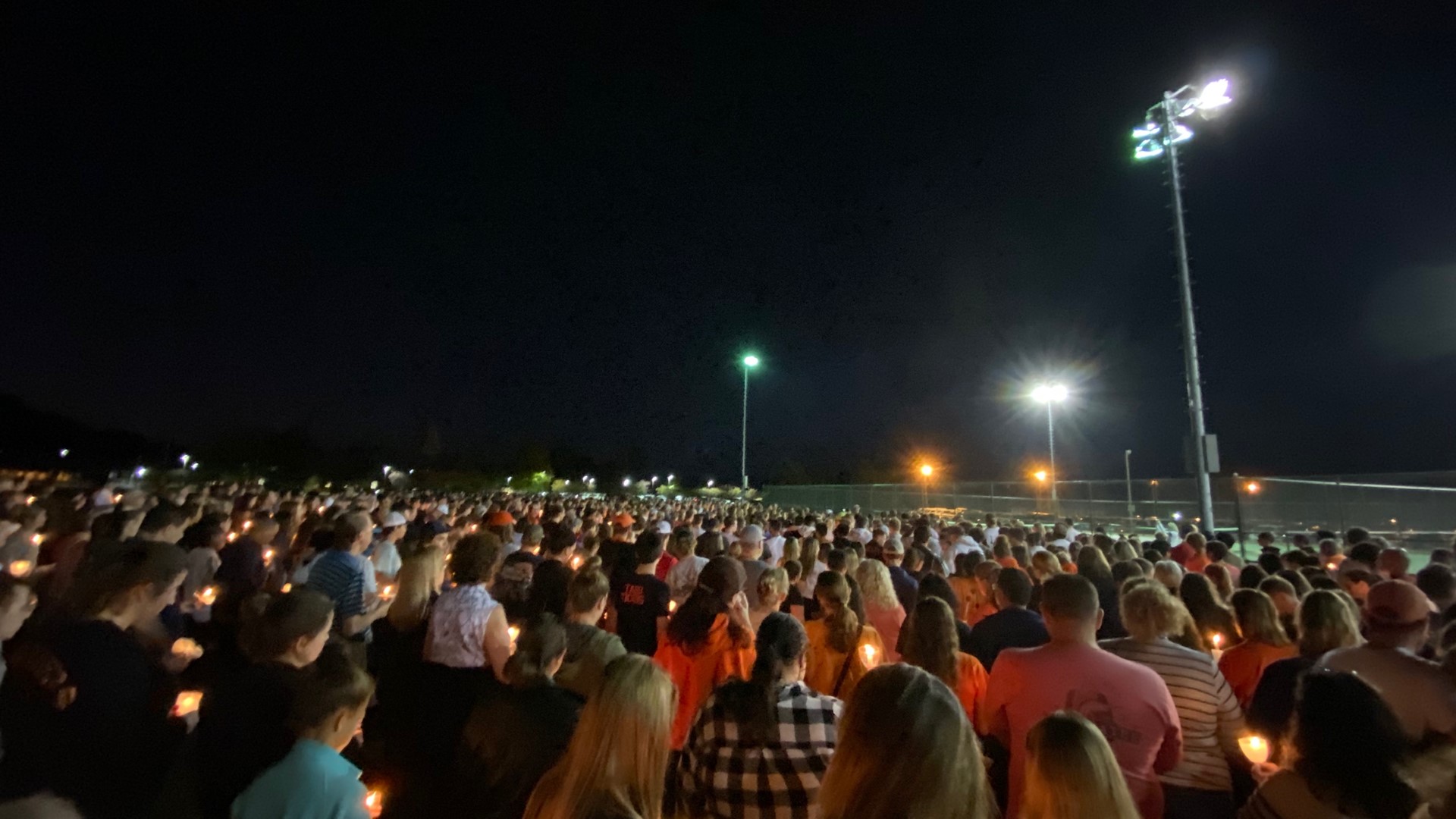 Hundreds remember Tabb High School students killed in crash in York ...