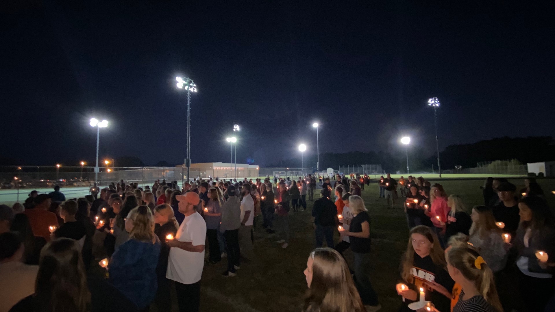 Hundreds remember Tabb High School students killed in crash in York ...