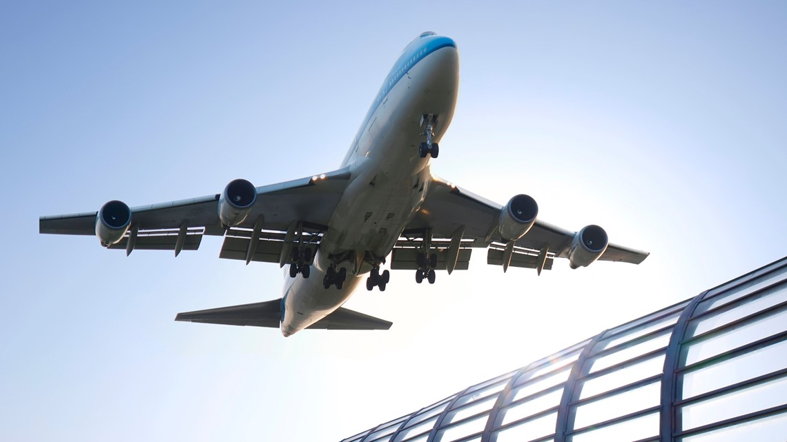 Near miss at DCA between Delta flight and Air Force jet from Langley ...