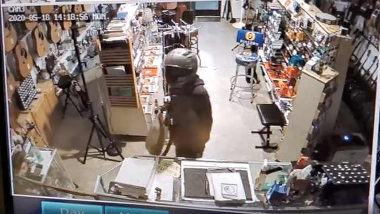 Man Caught On Camera Stealing Nearly 10 000 Worth Of Guitars From Kill