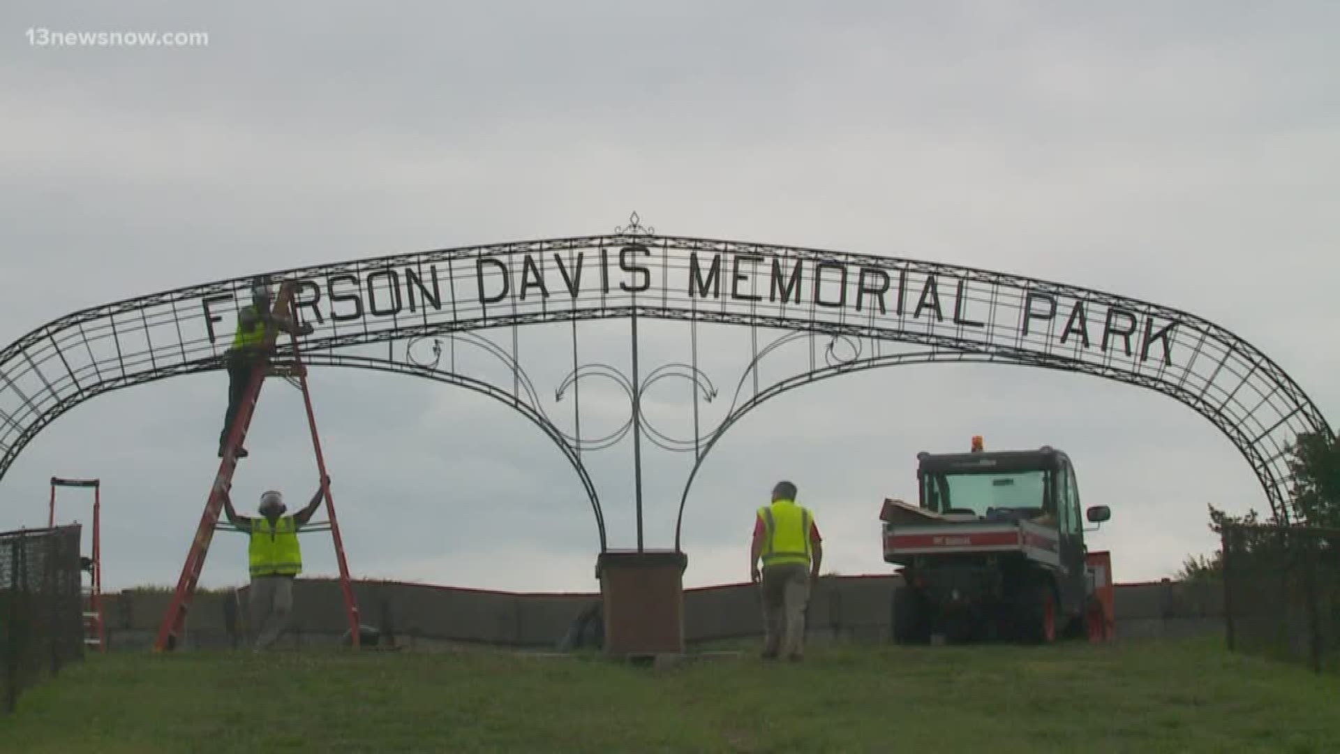 Crews remove letters on Jefferson Davis arch in Hampton | 13newsnow.com