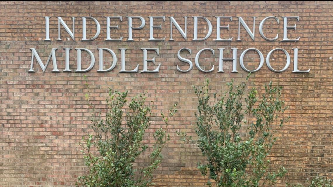 Students and teachers at Independence Middle School participate in ...