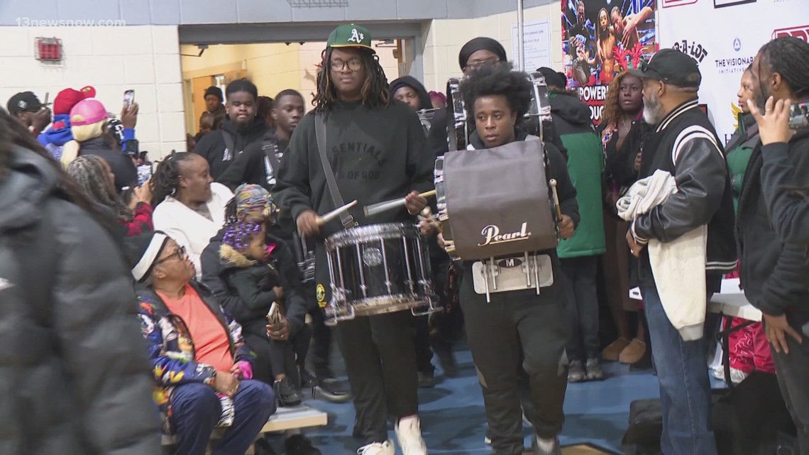 Davis brothers, known for boxing, give back to Hampton Roads ...