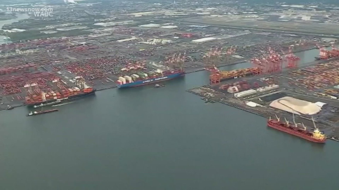 Longshoremen reach tentative agreement with ports, shippers, averting a ...