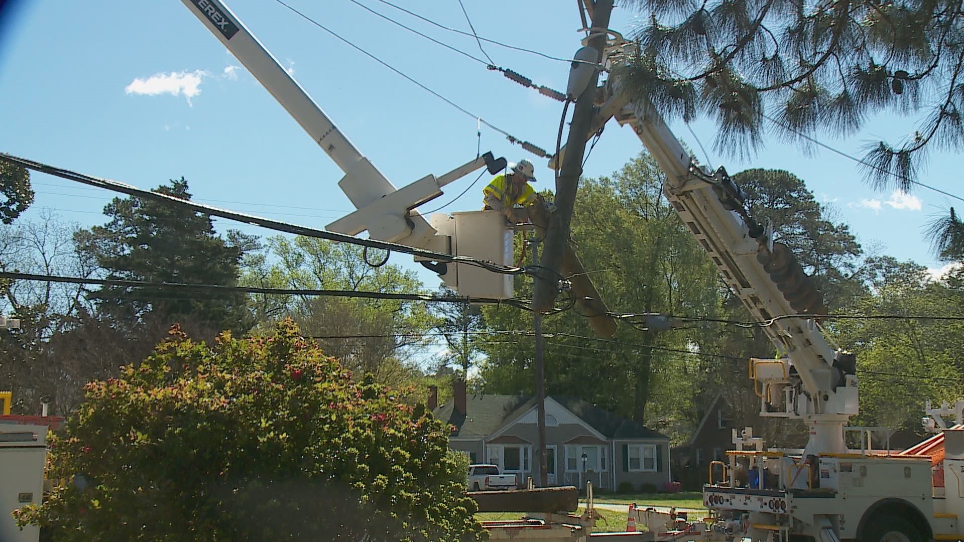 HRT bus hits power pole in Norfolk | 13newsnow.com