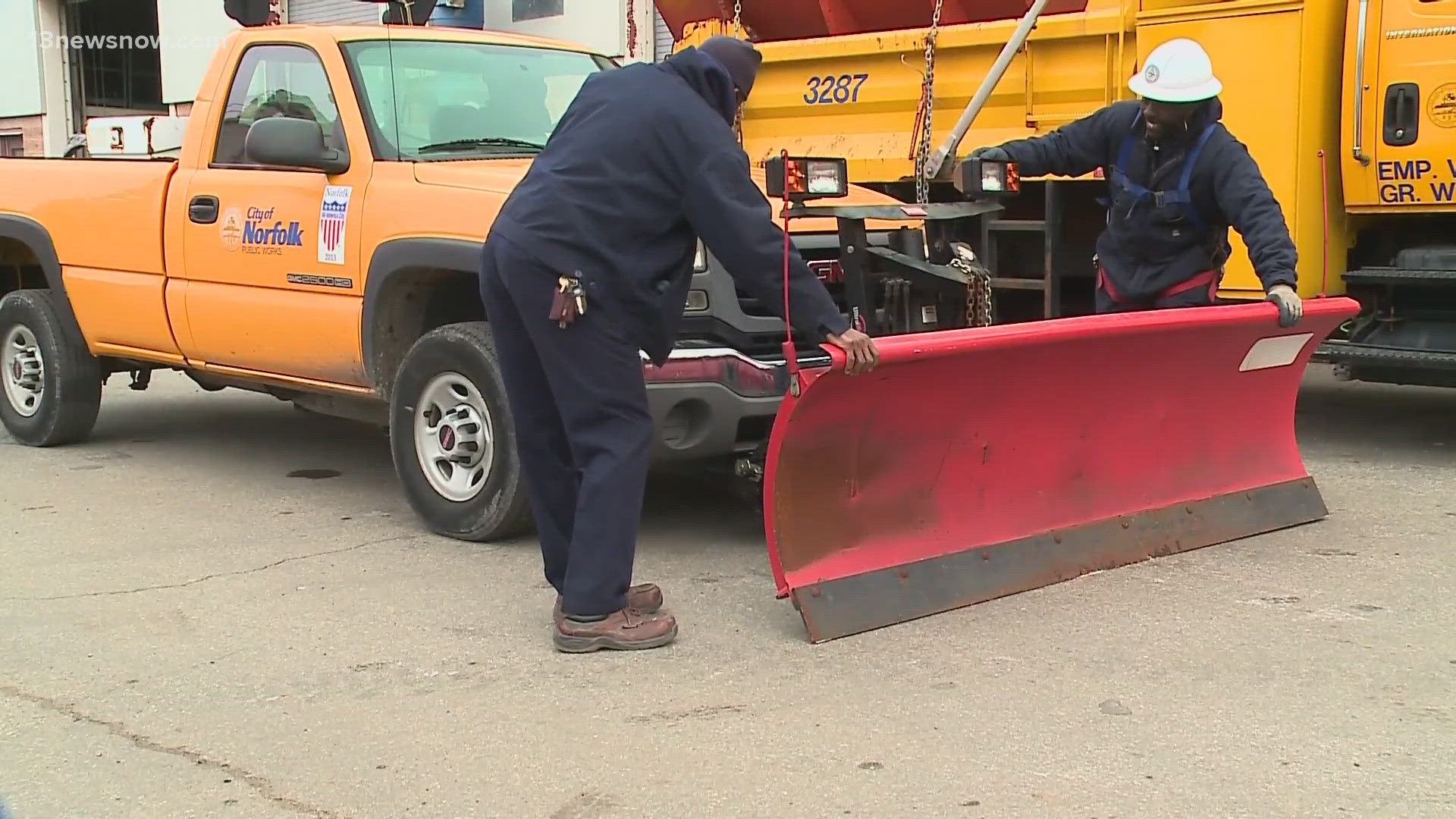 Norfolk crews get ready for weekend snow storm | 13newsnow.com