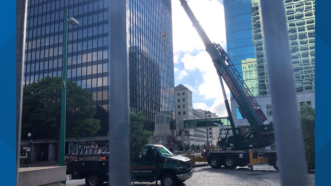 Crews take down remainder of 'Johnny Reb' Confederate monument in ...