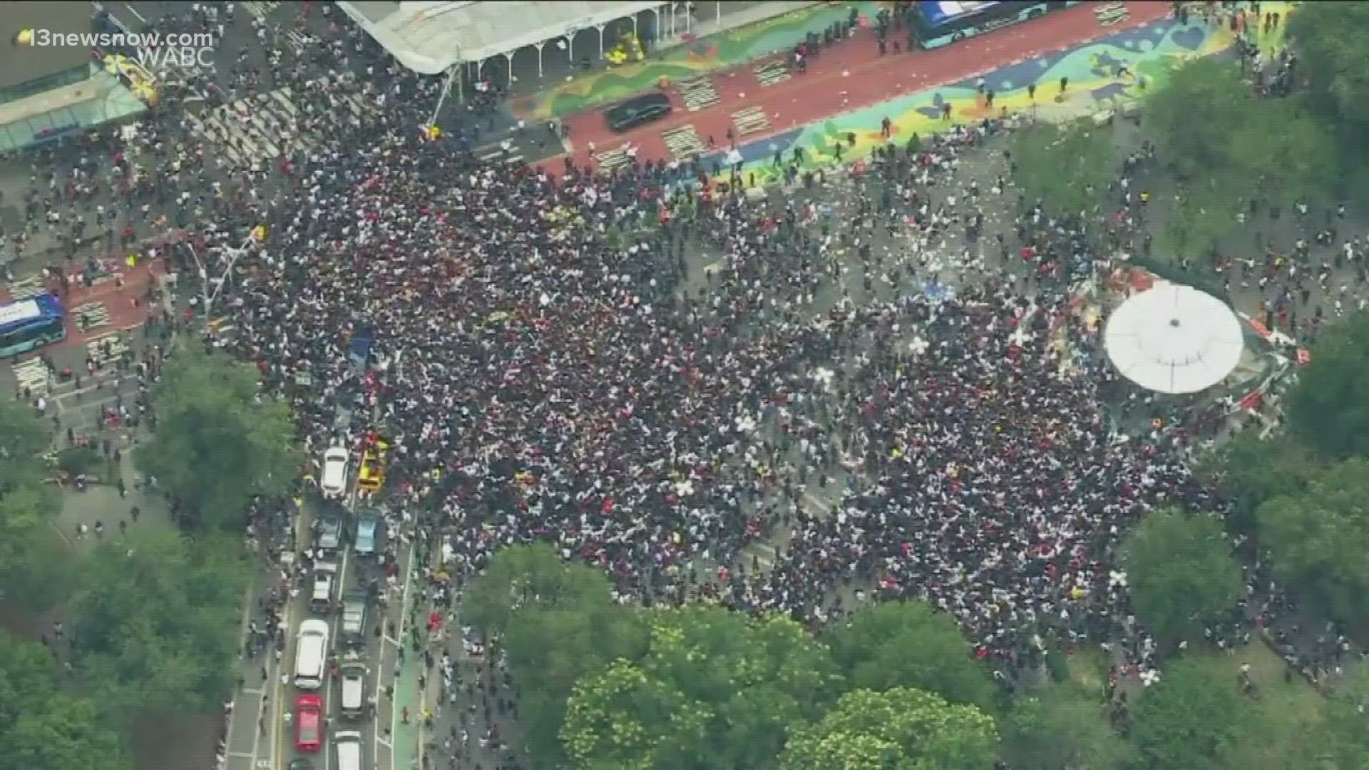 Twitch streamer's PS5 giveaway causes chaos in NYC | 13newsnow.com