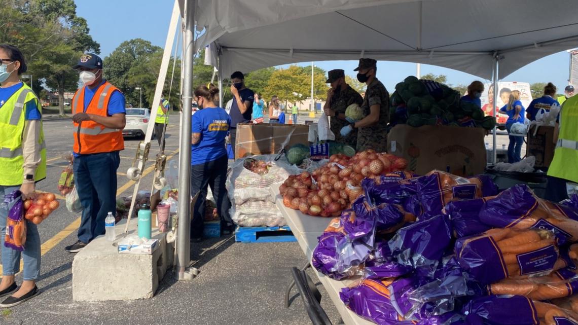 Hundreds of military families line up at drive-through food bank ...