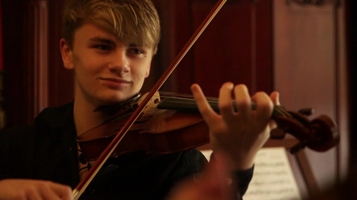 Portsmouth teen a national fiddling champion | 13newsnow.com