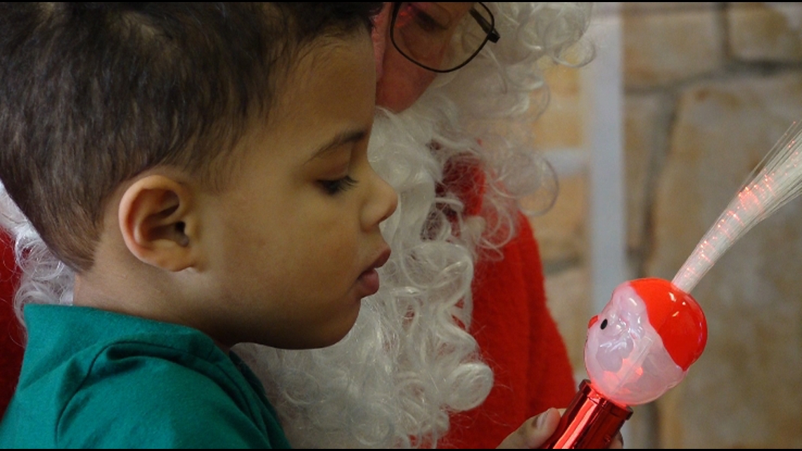Sensitive Santa meets with young Sentara patients | 13newsnow.com