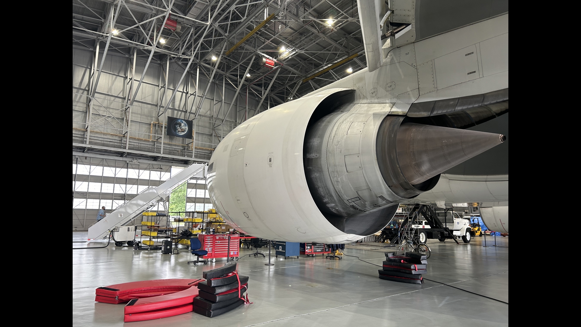 Boeing 777 converted into NASA's new Airborne Science Laboratory ...