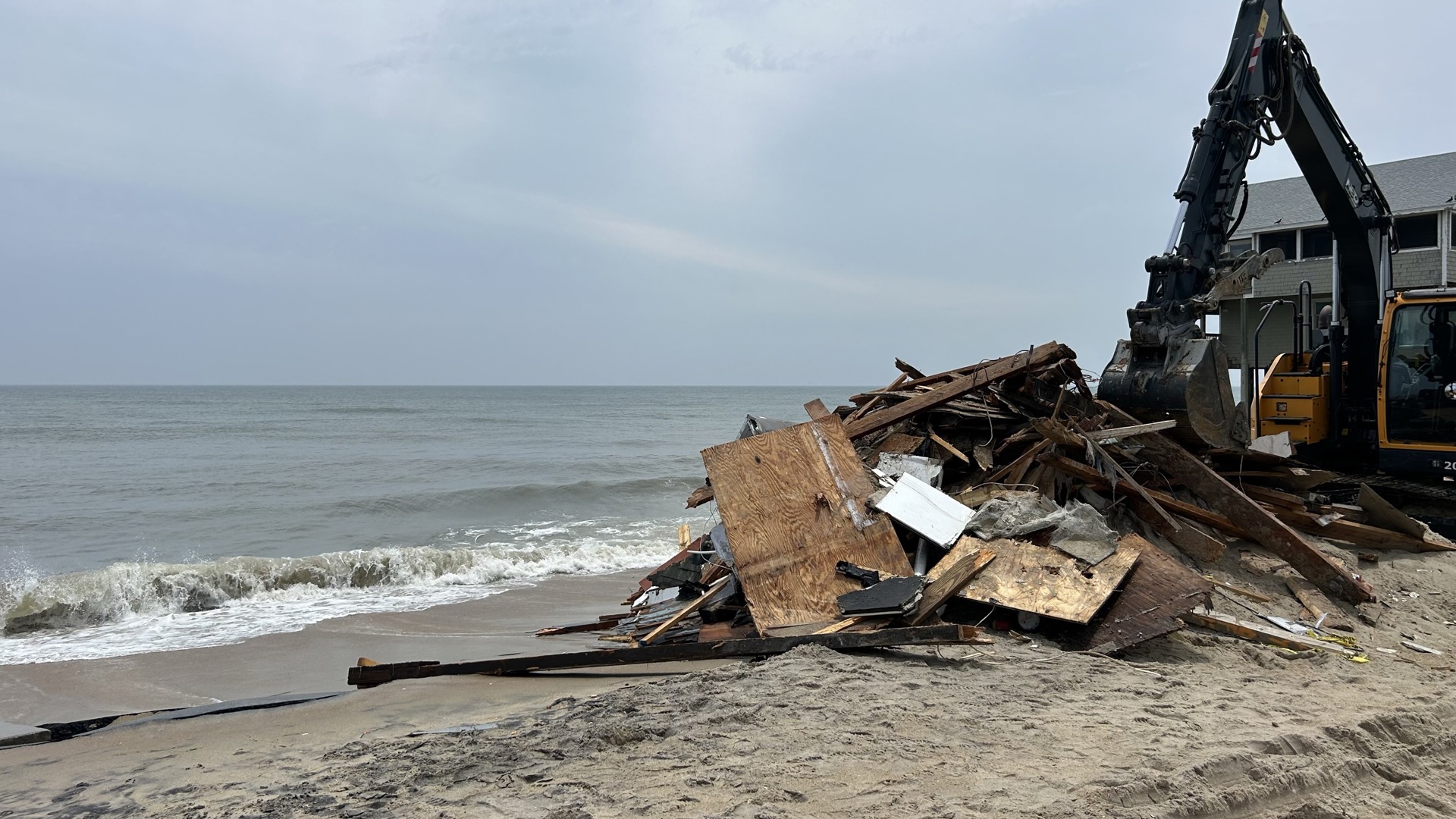 Another Rodanthe house collapses into ocean on OBX | 13newsnow.com