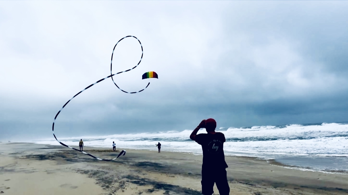 Hurricane Erin powers over 15 ft. waves as Kill Devil Hills draws wave watchers, expert kite ...