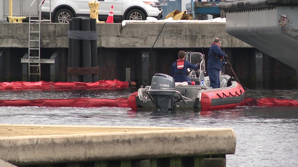 Fuel spills from vessel in Elizabeth River near Downtown Norfolk ...