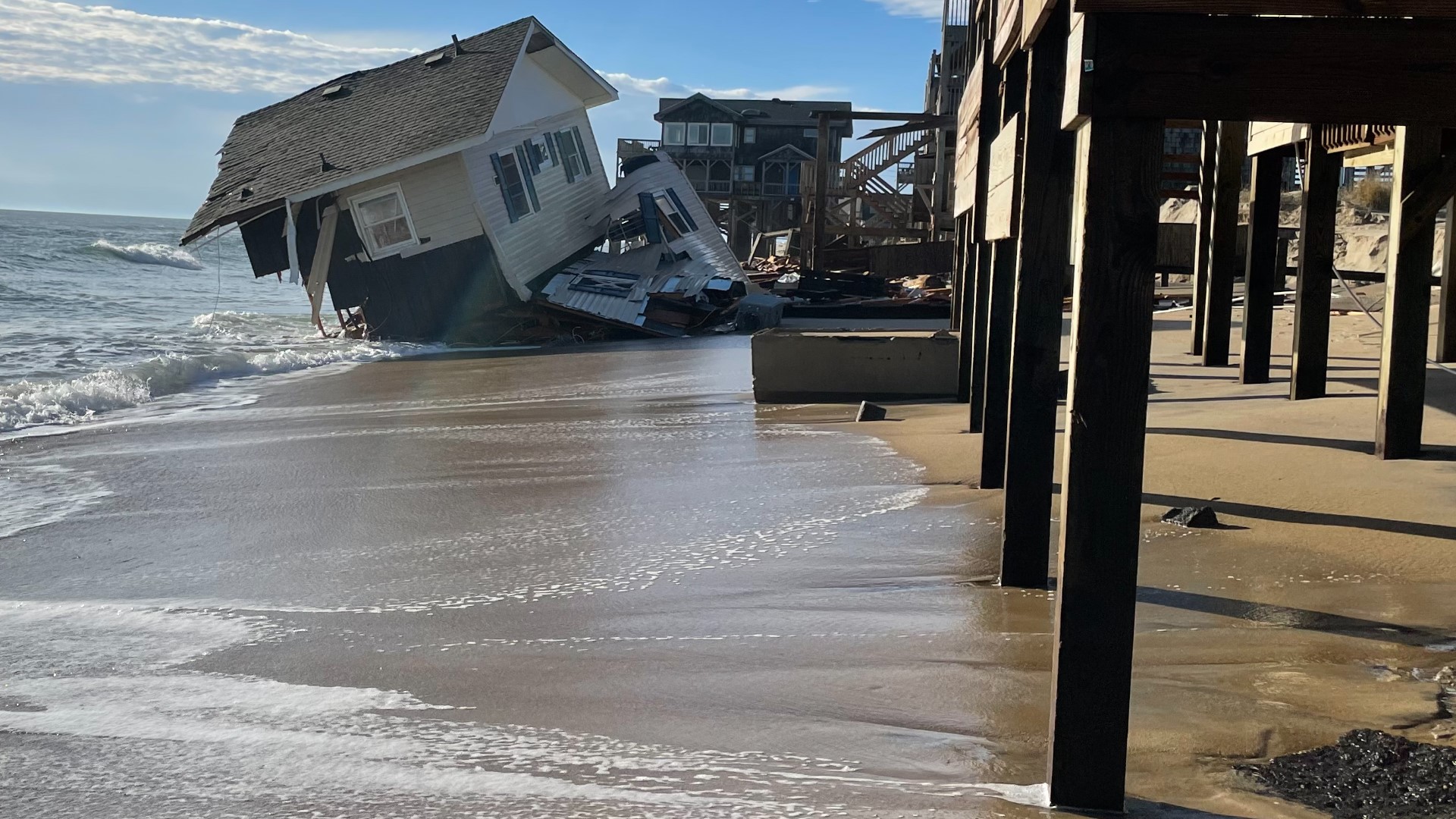 House collapses in Rodanthe on Outer Banks | 13newsnow.com