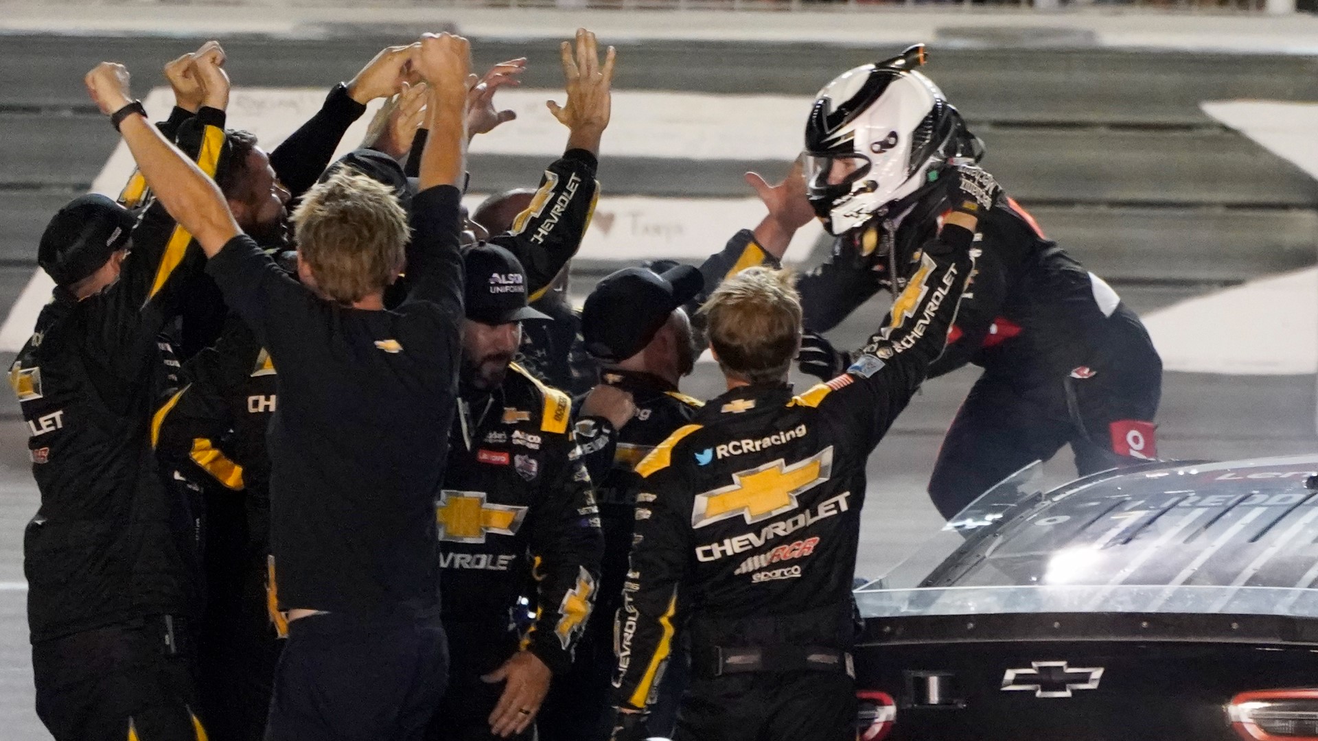 Reddick wins NASCAR playoff race in long, tiring Texas day | 13newsnow.com