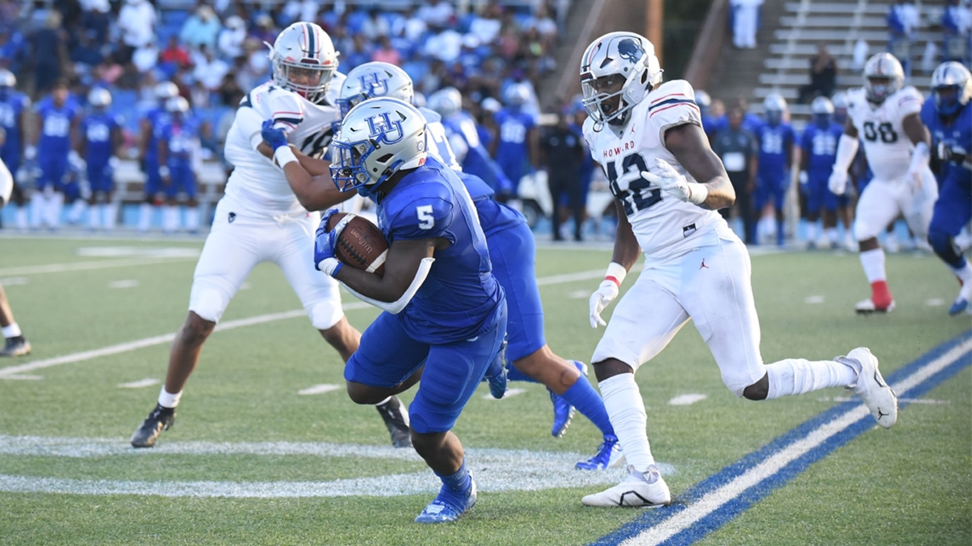 Hampton holds off late Howard rally, wins 31-28 | 13newsnow.com