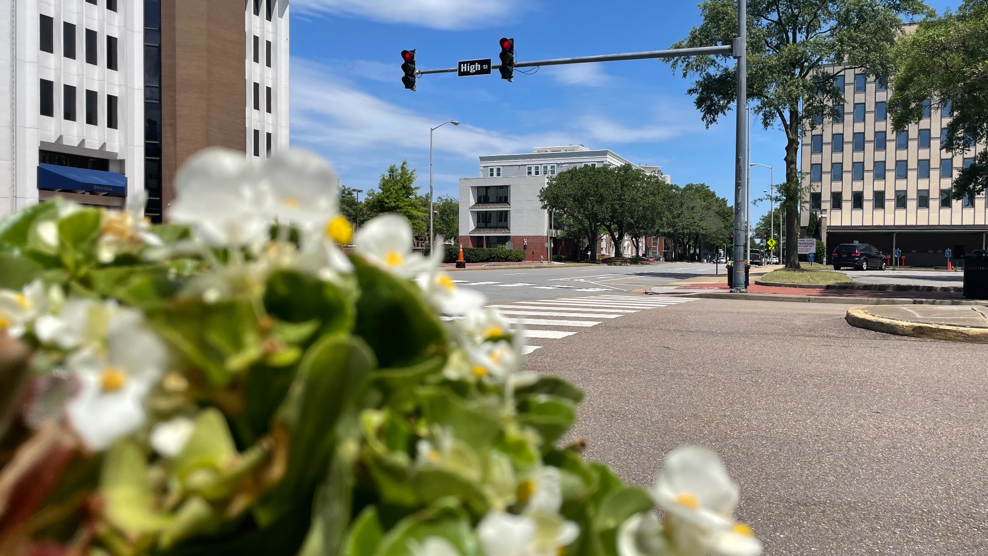 Volunteers with 'ROC The Block' work to clean up Portsmouth | 13newsnow.com