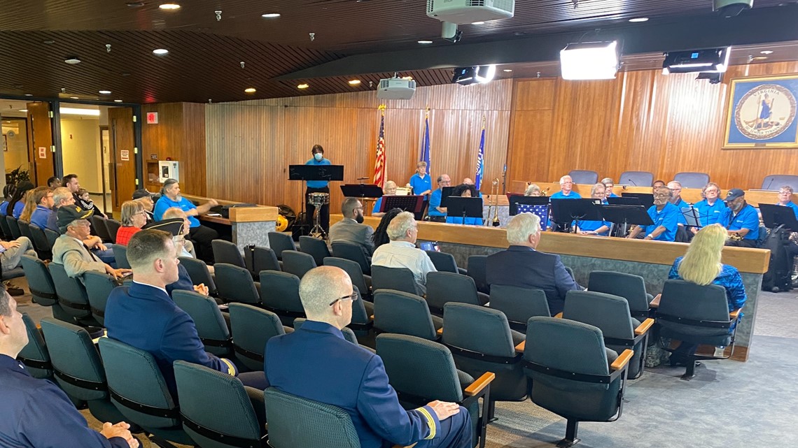 Coast Guard honors veterans in Portsmouth remembrance ceremony ...