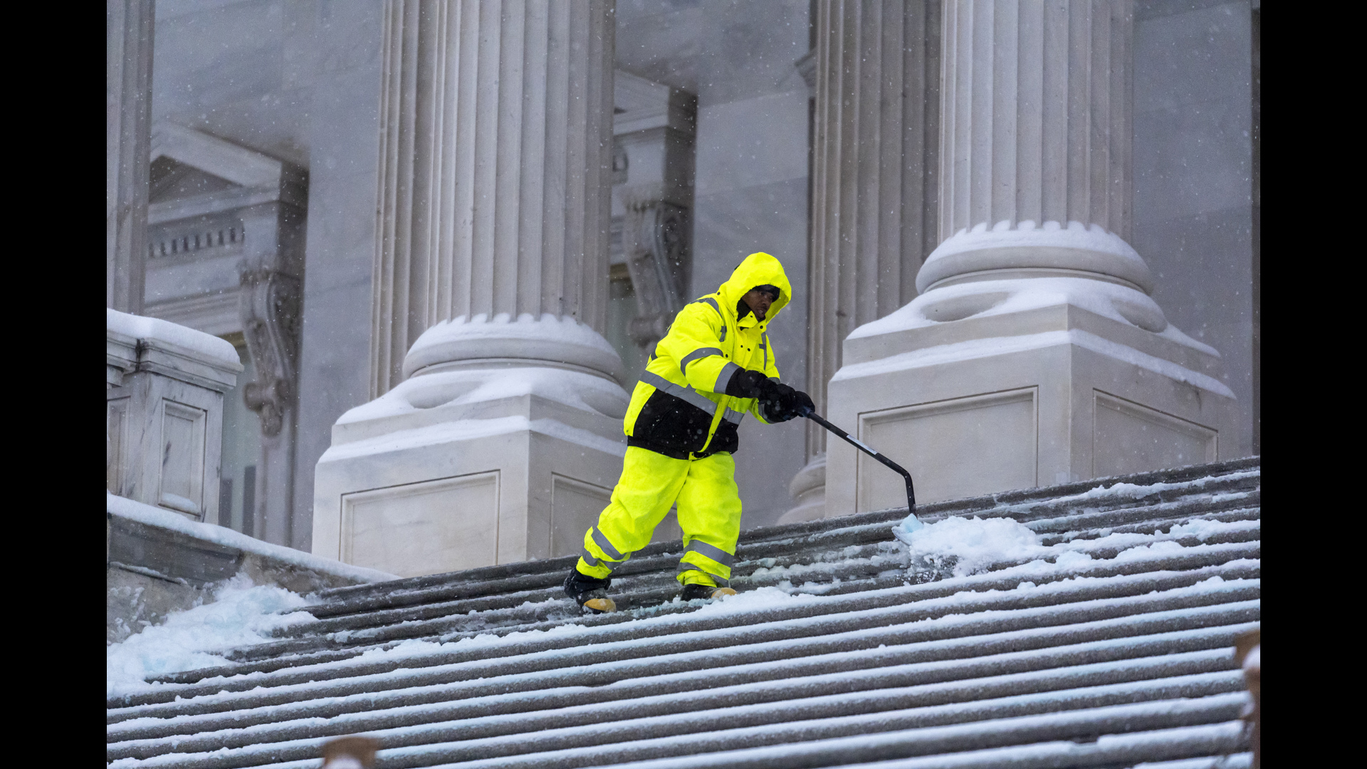 Photos: Winter storm blankets snow over the U.S. Capitol | 13newsnow.com