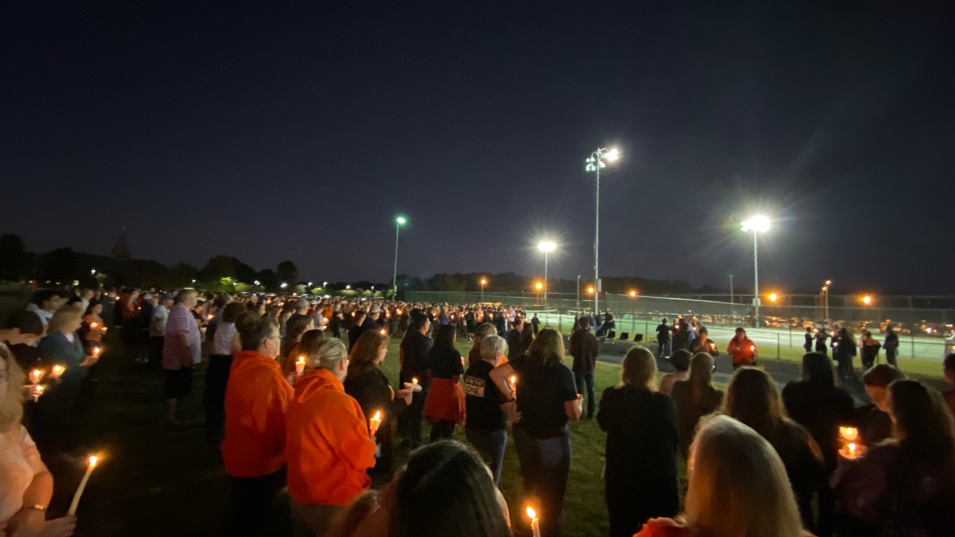 Hundreds remember Tabb High School students killed in crash in York ...