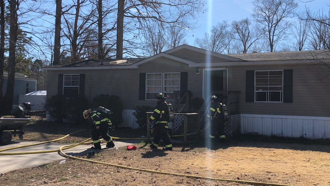 Two people injured after trailer home fire in Suffolk | 13newsnow.com