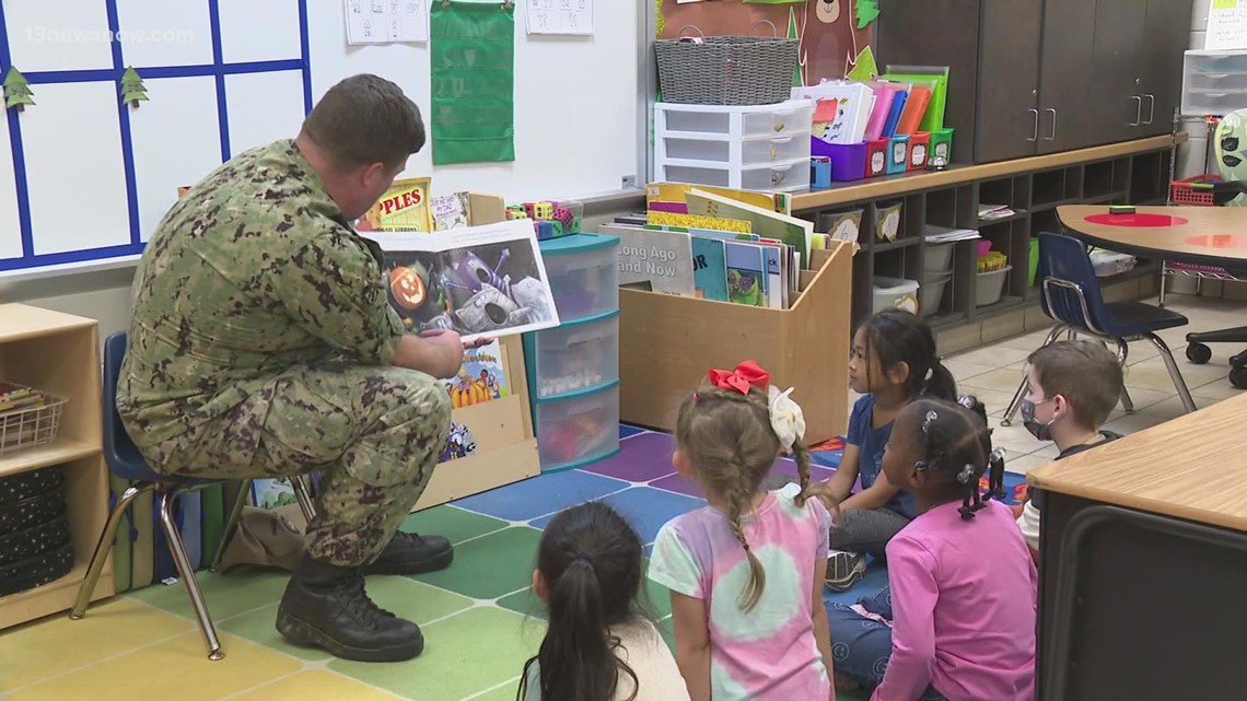 Navy marks 247th birthday by reading to kindergarten classes ...