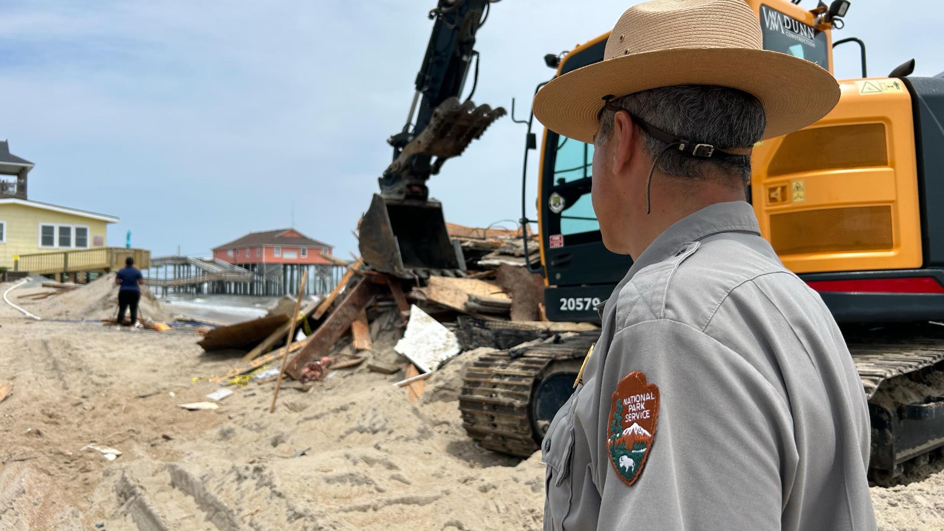Beachfront Outer Banks homes nearing collapse as Hurricane Erin passes ...