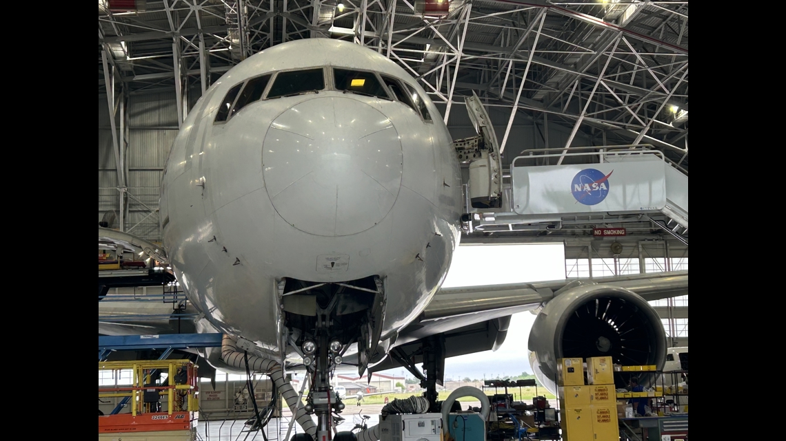 Boeing 777 converted into NASA's new Airborne Science Laboratory ...