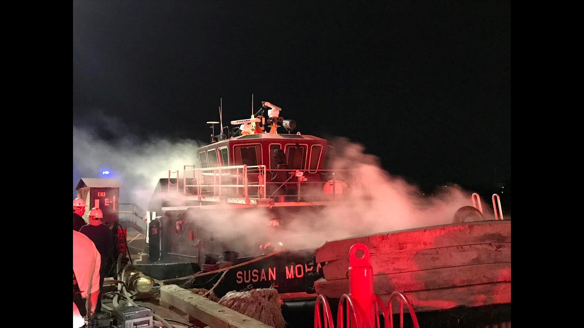 Norfolk Fire Department fights tugboat fire at Colonna's Shipyard ...