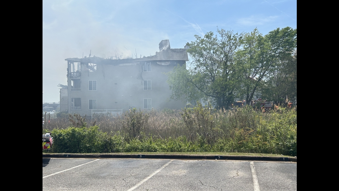 Large-scale condo fire causes partial collapse in Hampton: 4 injured ...