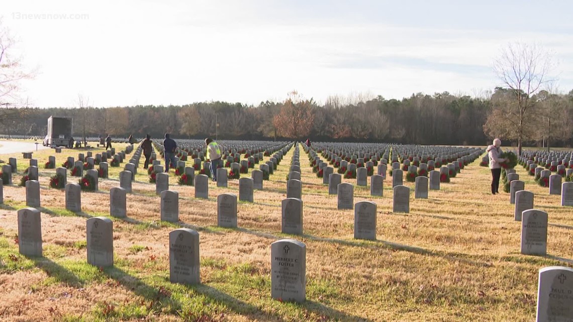 Volunteers lay more than 10,000 wreaths on graves at Suffolk veterans ...