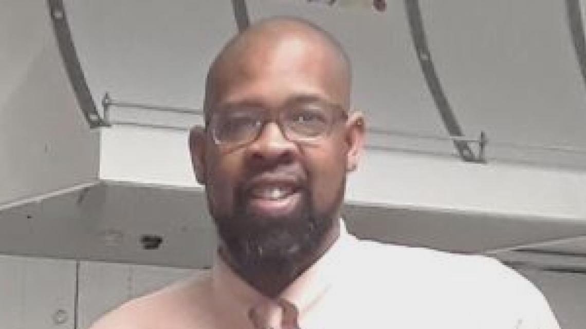 Former ODU Monarch & Bayside basketball great Mario Mullen passes at ...