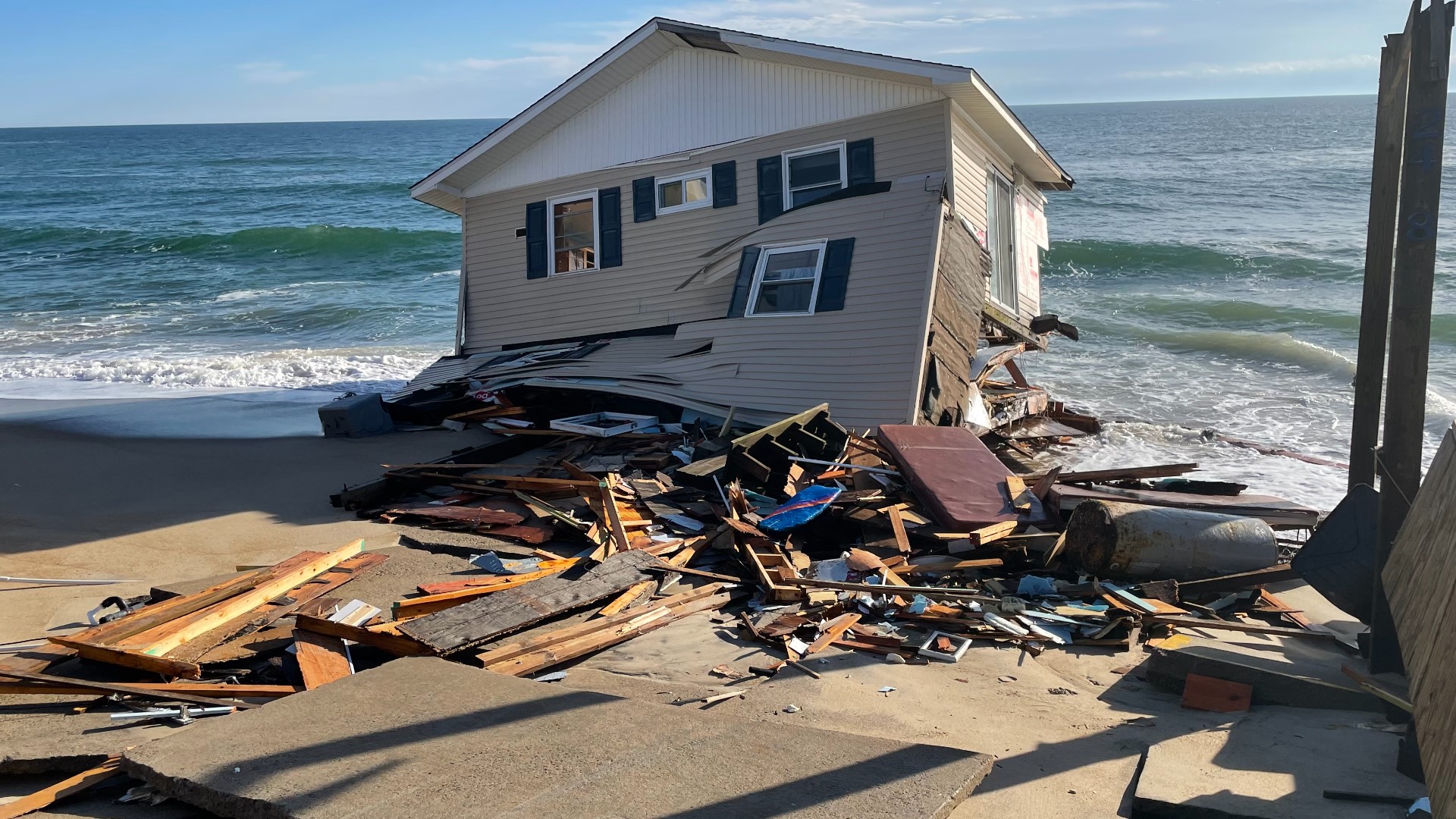 Meeting held after OBX home collapses into Atlantic Ocean | 13newsnow.com