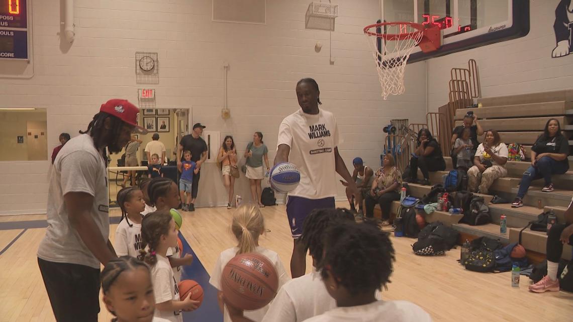 Phoenix Suns center Mark Williams hosts first annual youth basketball ...