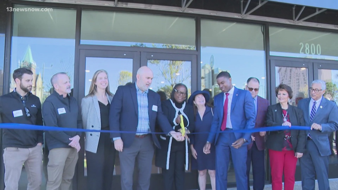 Newport News celebrates opening of a new downtown apartment complex ...