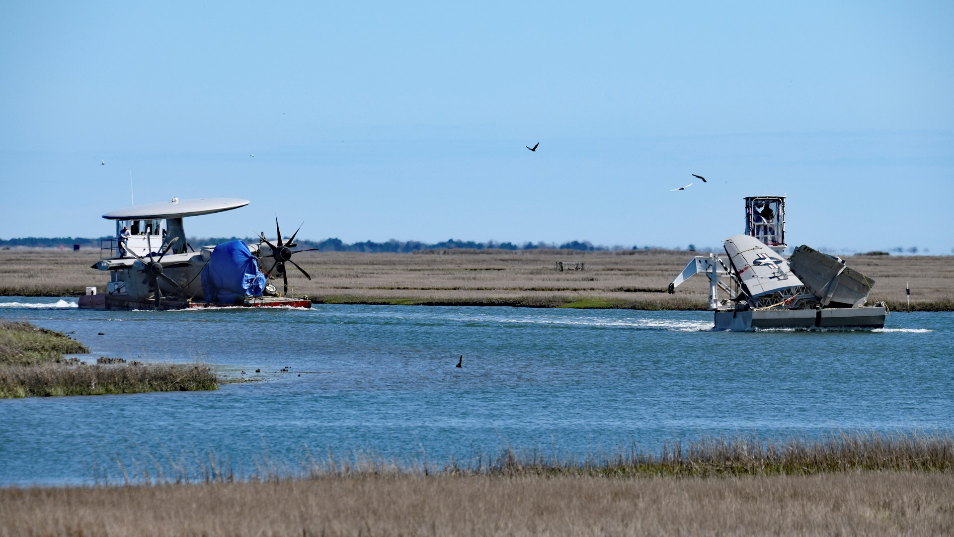 Divers recover Navy plane that crashed off VA's Eastern Shore ...