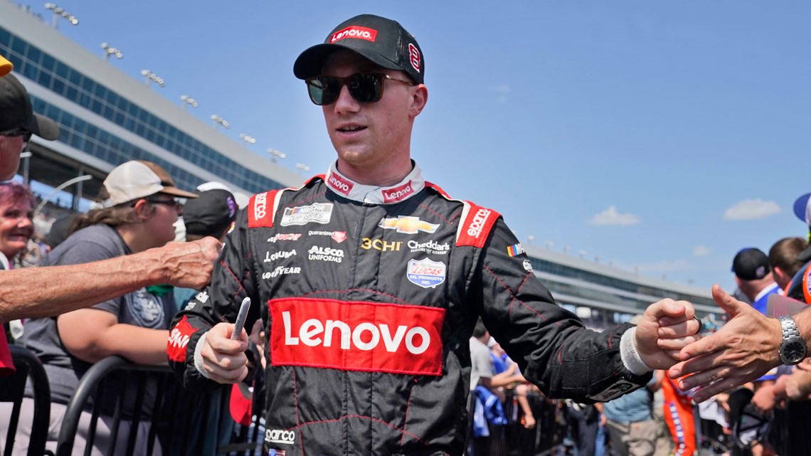 Reddick wins NASCAR playoff race in long, tiring Texas day | 13newsnow.com