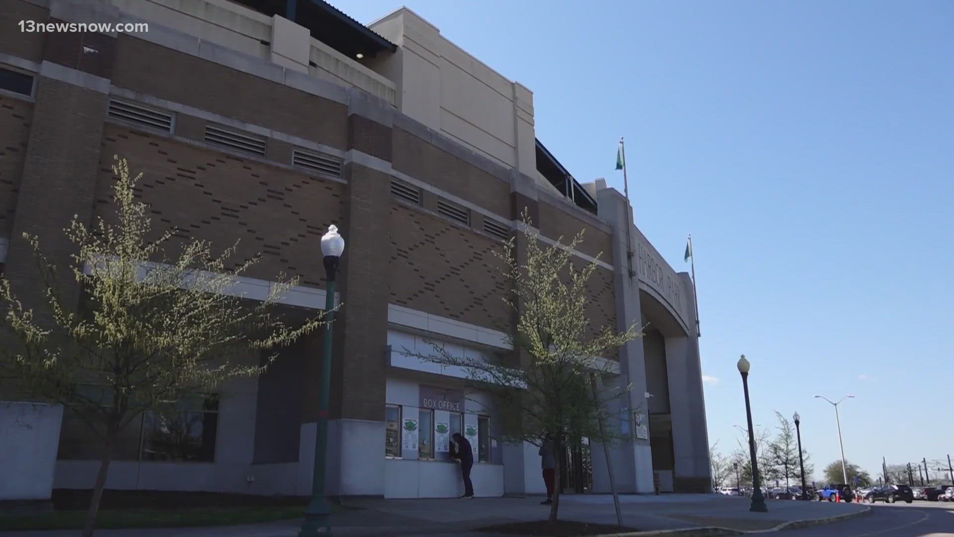 Thousands took public transit on record-breaking Norfolk Tides opening ...
