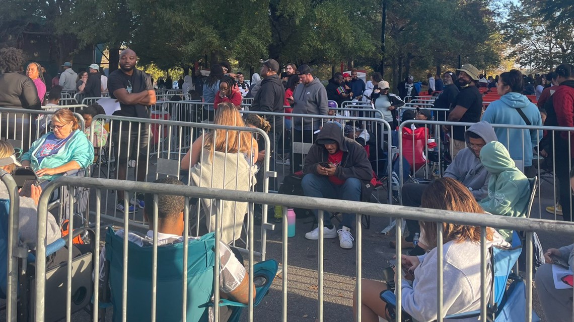 Long lines on first day people could buy tickets to SiTW in 2023 ...