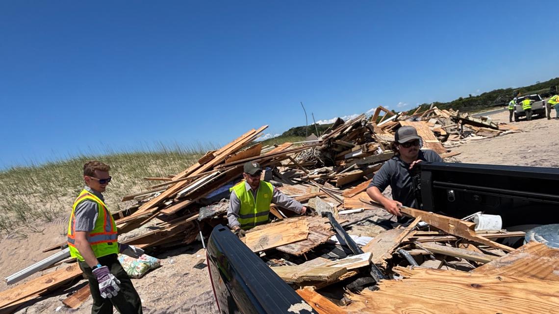 House collapses into the ocean in Buxton, closing beach near Cape Point ...