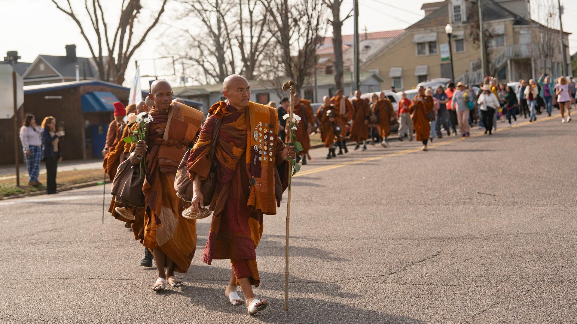 Buddhist monks continue Walk for Peace, continue journey through ...