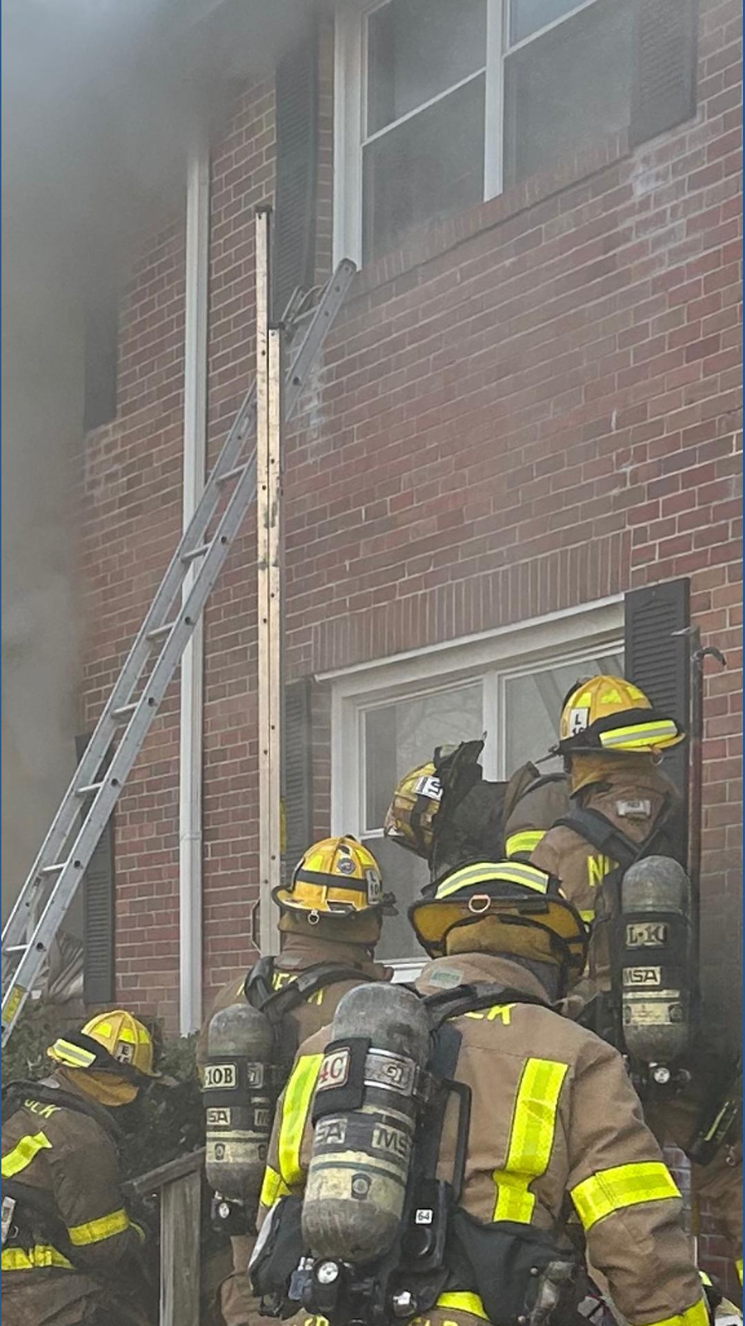 Norfolk Fire-Rescue respond to apartment fire on Norview Ave ...