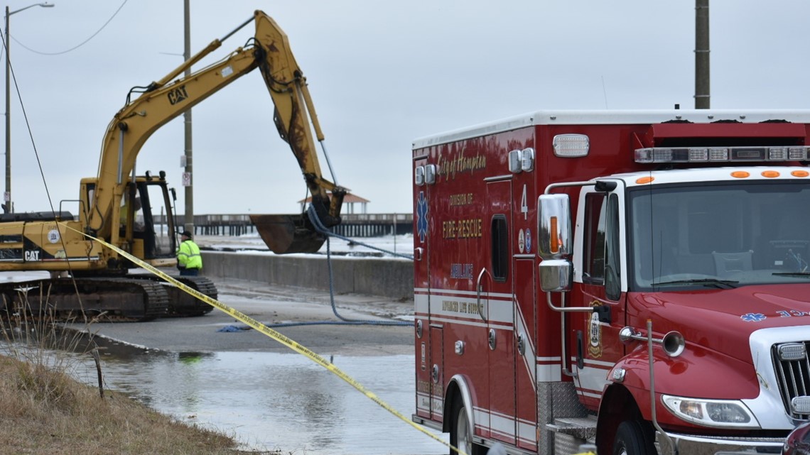 Buckroe Fishing Pier collapses after a loose barge crashes into it ...